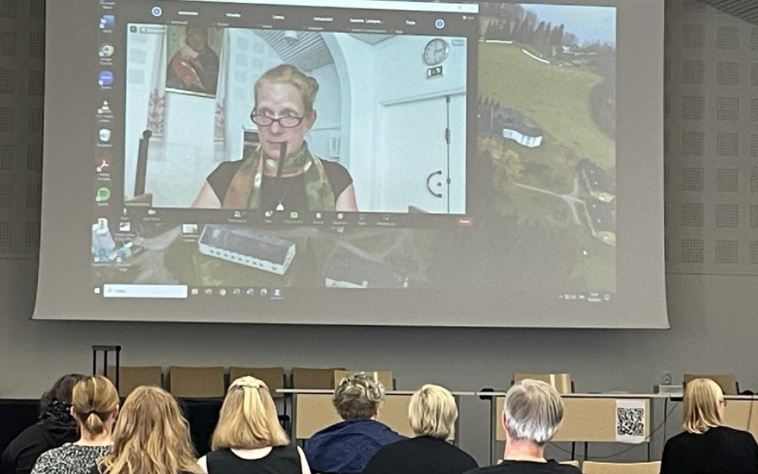Teologian Professori Carrie Frederick Frost On Tehtävä Muutoksia